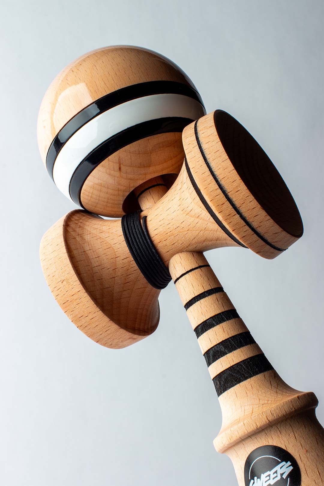 ⚫⚪ Matt “Sweets” Jorgenson – B&W – Broken Shape ⚫⚪ – KENDAMAHUB